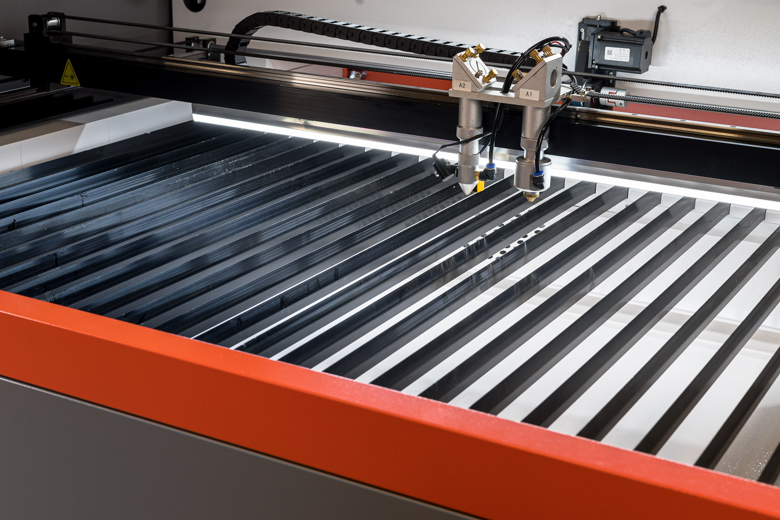 150W + 100W CO2 LASER PLOTTER VOOR METAAL + ACCESSOIRES